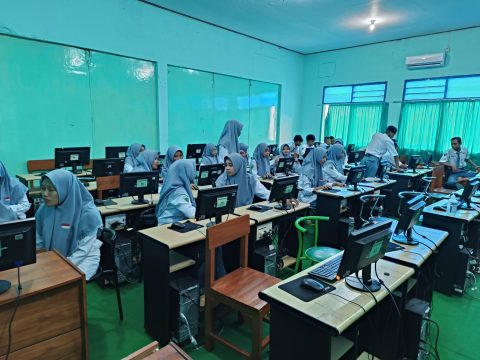 Pembelajaran Dasar Desain Grafis % - MAN 2 Tuban